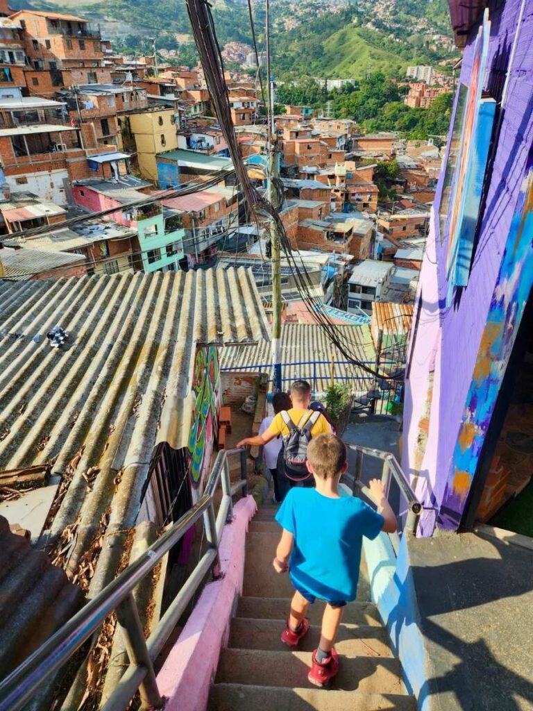 Best Comuna 13 Tour: Inside The Vibrant Community